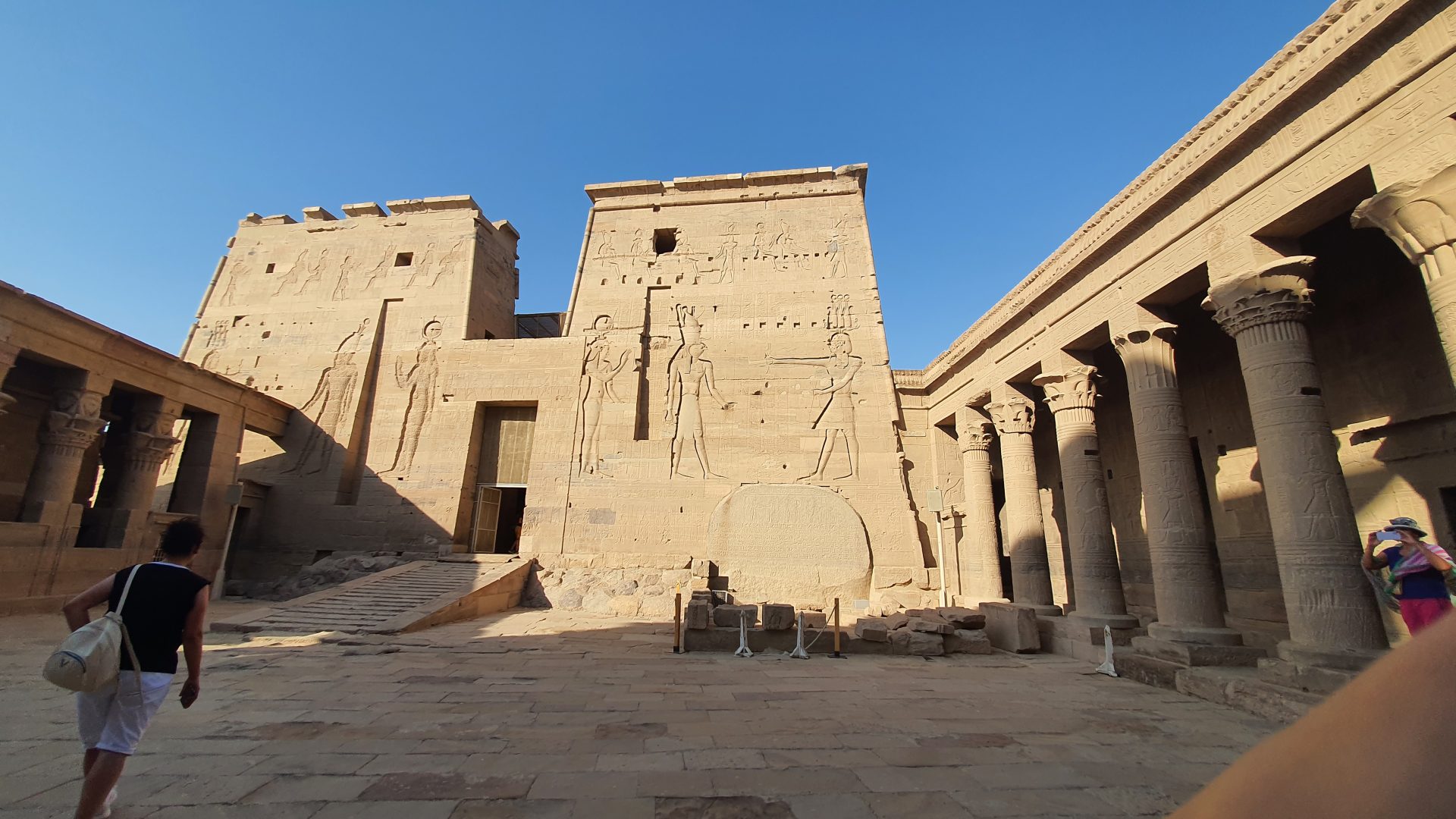 Храмът на Изида достъпен само по вода – Професия Турист